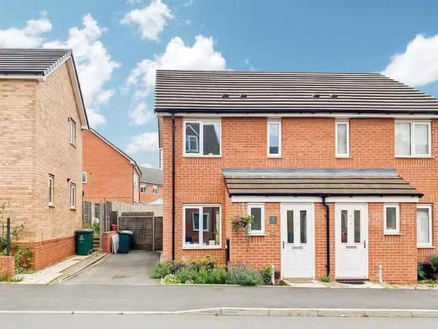 Courtelle Road, Paragon Park. 2 bed semi detached house to ren.
