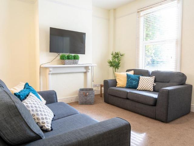 Courtenay Street, Cheltenham GL50 5 bed house to rent £2,817 pcm £650 pw