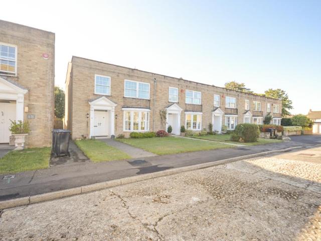 Courtenay Place, Lymington. 4 bed end of terrace house to rent £2,050 pcm £473 pw