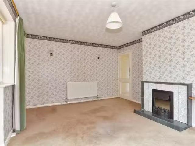 Courtenay Road, Dunkirk, Faversham, Kent 2 bed detached bungal.
