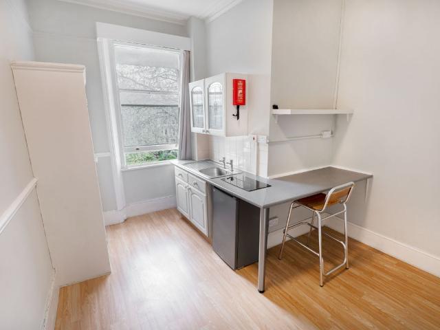 Courtfield Gardens, Earl's Court, London SW5, Room to rent, £1,250 pcm | PrimeLocation