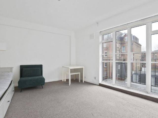 Courtfield Gardens, Kensington SW5 Studio to rent £1,712 pcm £395 pw