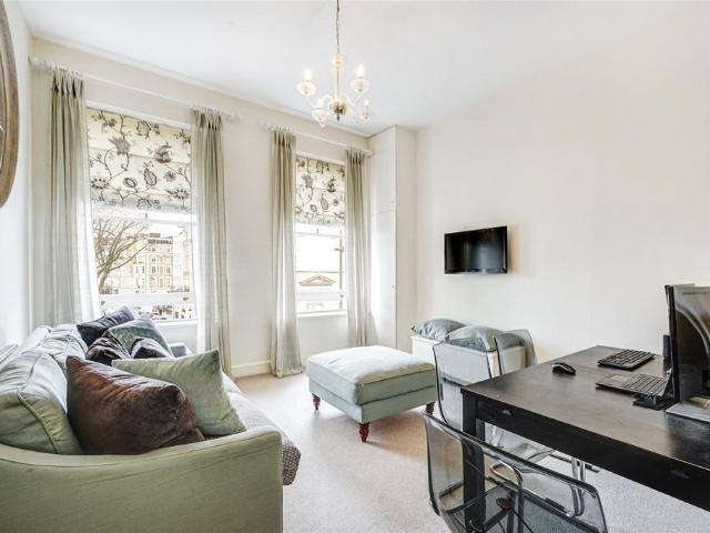 Courtfield Gardens, South Kensington. 1 bed flat to rent £2,600 pcm £600 pw