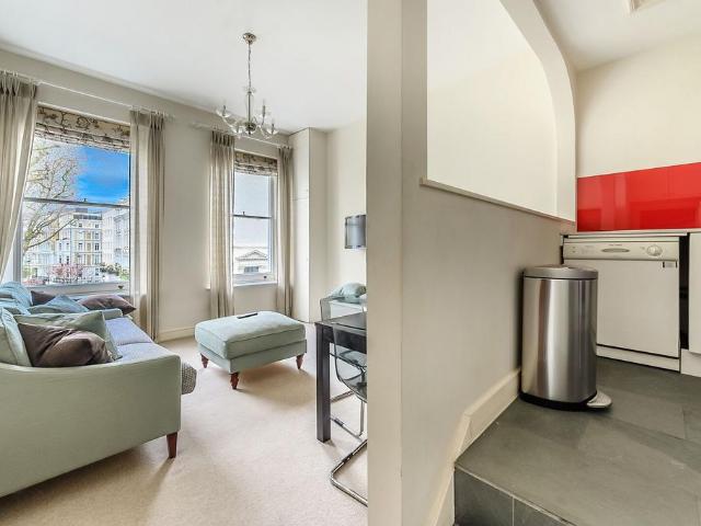 Courtfield Gardens, South Kensington. 1 bed flat to rent £2,665 pcm £615 pw