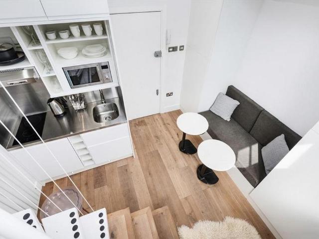 Courtfield Gardens, South Kensington. Studio to rent £1,733 pcm £400 pw