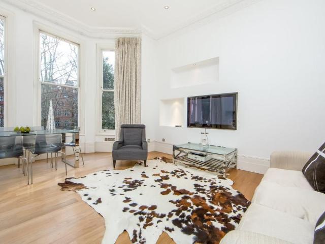 Courtfield Road, Gloucester Road SW7 3 bed maisonette to rent £5,850 pcm £1,350 pw
