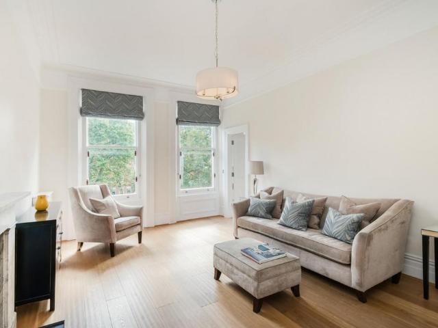 Courtfield Road, South Kensington. 1 bed flat to rent £3,497 pcm £807 pw