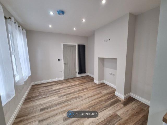 Courthill Road, London SE13, 2 bed flat to rent, £1,899 pcm | PrimeLocation