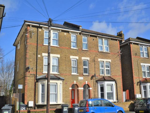 Courthill Road, London SE13, 2 bed flat to rent, £1,950 pcm | PrimeLocation
