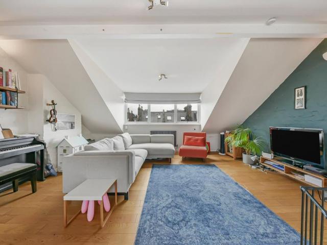 Courthope Road, London 3 bed flat to rent £4,100 pcm £946 pw