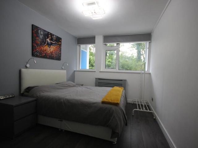 Courtland Grove, London SE28, 1 bed flat to rent, £1,400 pcm | PrimeLocation