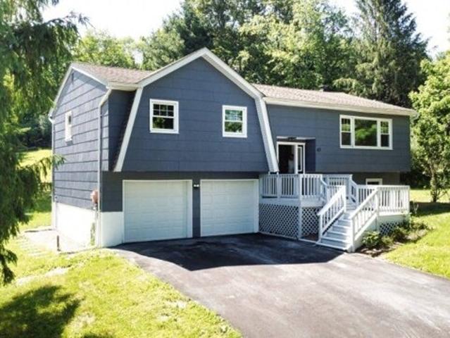 Courtland Dr, Wantage Township, Home For Sale