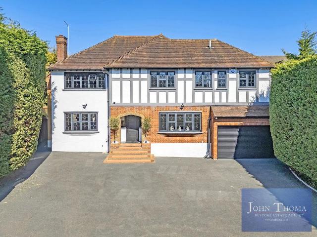 Courtland Drive, Chigwell IG7 4 bed detached house to rent £7,000 pcm £1,615 pw