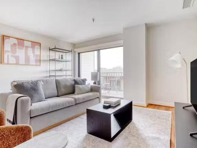 Courtland Park, 2500 Clarendon Blvd, Clarendon 1 Bedroom 1.