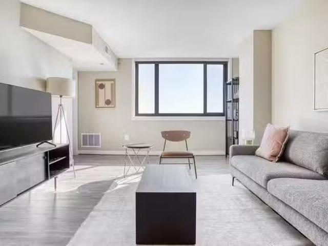Courtland Towers, 1200 N Veitch St, Clarendon 1 Bedroom 1.