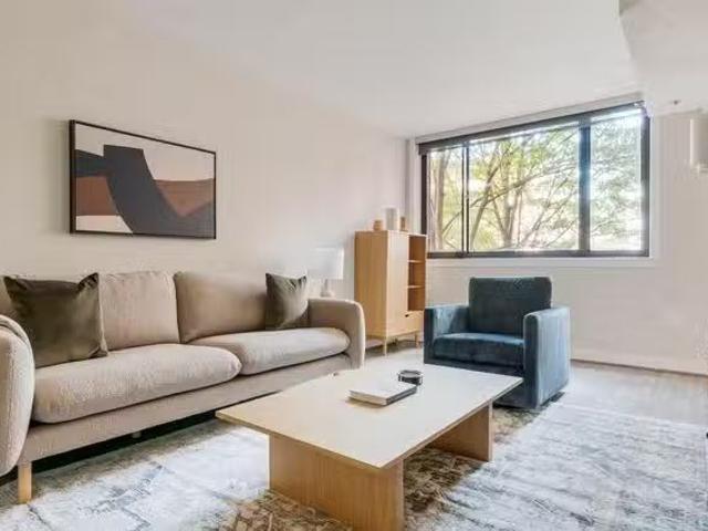 Courtland Towers, 1200 North Veitch St, Clarendon 1 Bedroom.