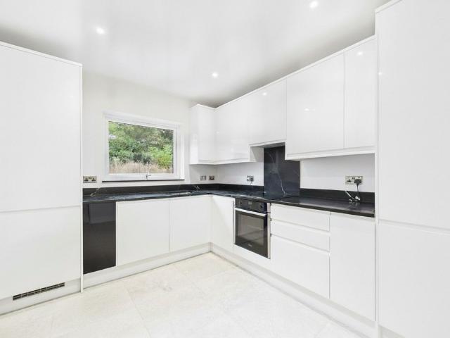 Courtlands, Maidenhead, Berkshire SL6, 1 bed semi detached house to rent, £1,500 pcm | PrimeLocation