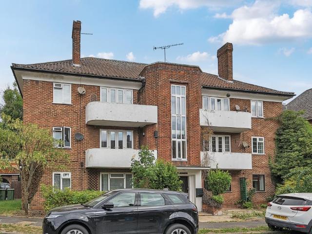 Courtlands, Maidenhead, SL6 2 bed apartment to rent £1,750 pcm £404 pw