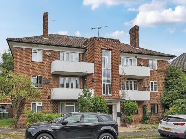 Courtlands, Maidenhead SL6, 2 bed flat to rent, £1,750 pcm | PrimeLocation