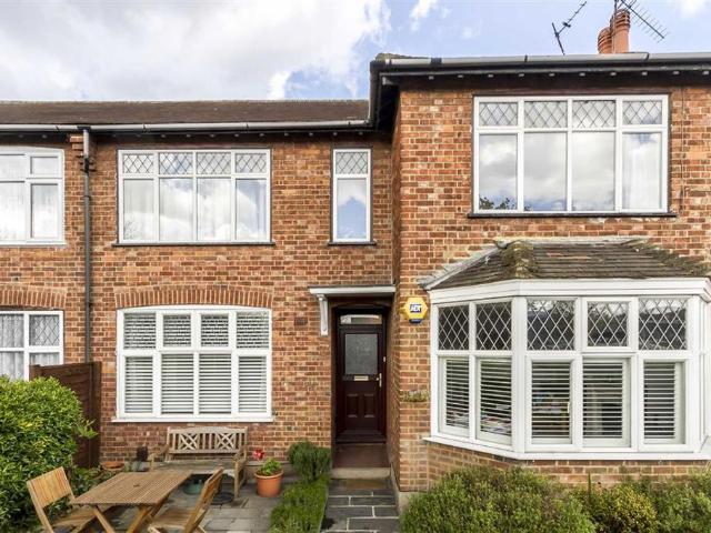 Courtlands Avenue, Kew TW9 2 bed flat to rent £2,295 pcm £530 pw