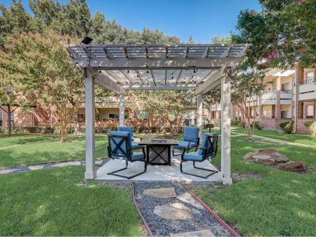 Courts of Bent Tree 2 Bedroom Apartment for Rent at 17250 Knoll Trail Dr, Dallas, TX 75248