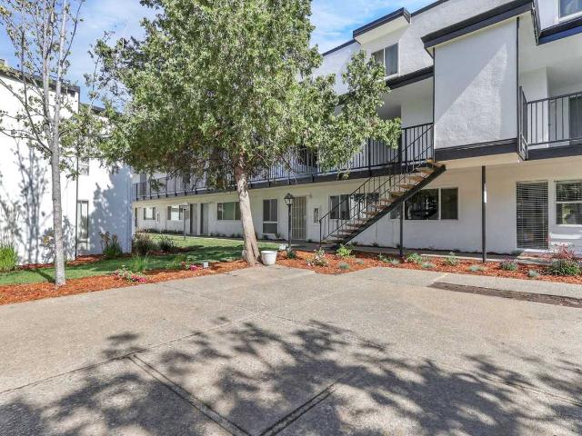 Courtyard 3 Bedroom Apartment for Rent at 5600 Marconi Ave, Carmichael, CA 95608