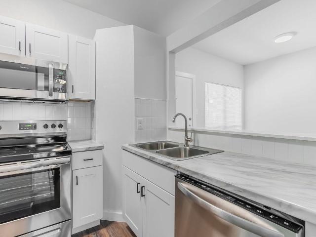 Courtyard Condos 2 Bedroom Apartment for Rent at 6003 Ridgecrest Rd, Dallas, TX 75231