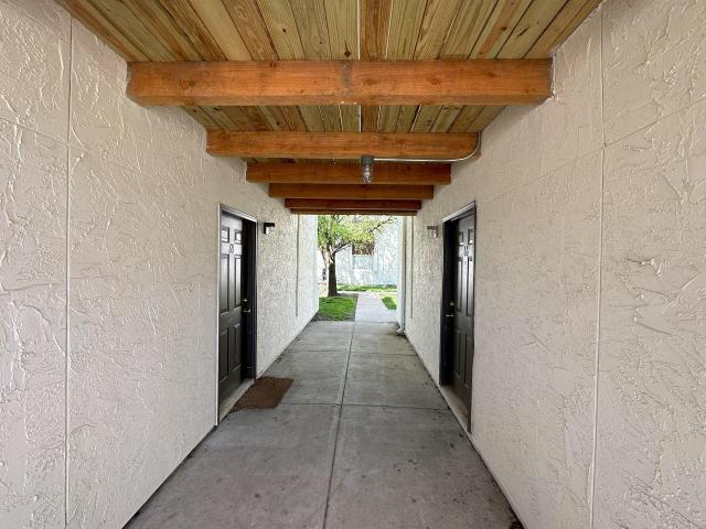Courtyard Apartments 2 Bedroom Apartment for Rent at 9320 Old Santa Fe Rd, Kansas City, MO 64138 Loma Vista