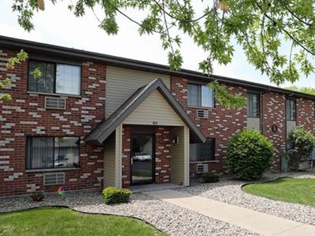 COURTYARD APARTMENTS 2 Bedrooms 1.5 Bathrooms with Office