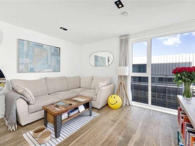 Courtyard Apartments, Avantgarde Place, London, E1