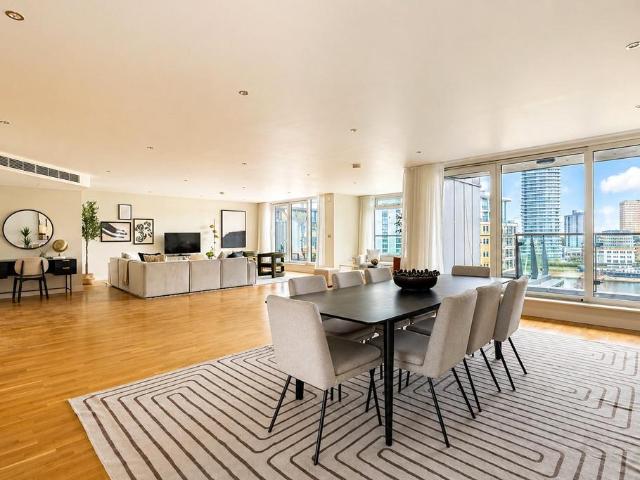 Courtyard House, Fulham SW6 3 bed apartment to rent £8,697 pcm £2,007 pw