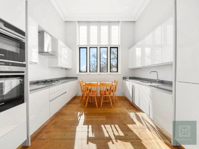 Courtyard House, London NW7, 2 bed flat to rent, £3,600 pcm | PrimeLocation
