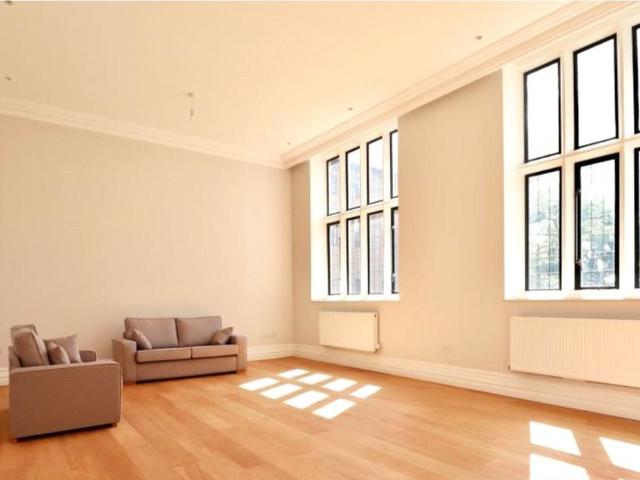 Courtyard House, Mill Hill, London NW7, 2 bed flat to rent, £3,500 pcm | PrimeLocation