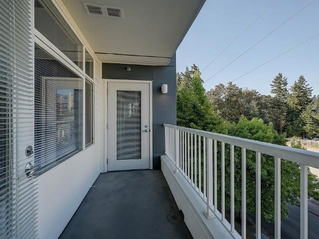 Courtyard Off Main 1 Bedroom Apartment for Rent at 136 102nd Ave Se, Bellevue, WA 98004 Downtown Bellevue