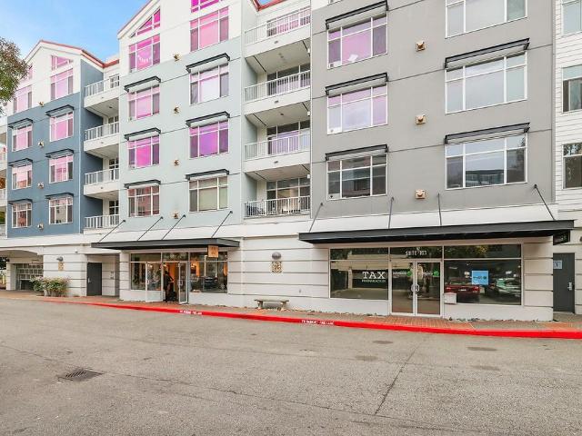 Courtyard Off Main 2 Bedroom Apartment for Rent at 136 102nd Ave Se, Bellevue, WA 98004 Downtown Bellevue
