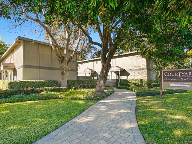 Courtyard Townhome Apartments Houston