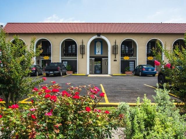 Courtyard Villas Apartments