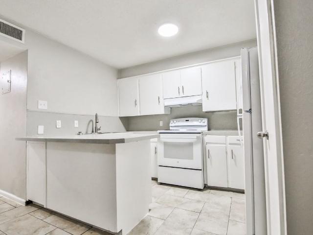 Courtyards on the Park 2 Bedroom Apartment for Rent at 2401 45th St, Lubbock, TX 79412 Clapp Park