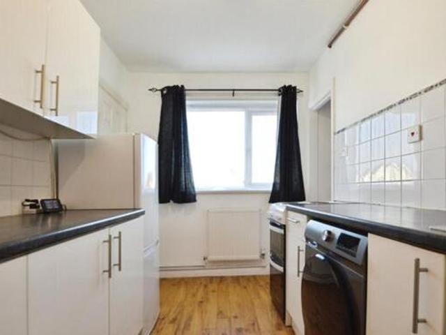 Cove Road, Farnborough, 3 Bedroom Maisonette