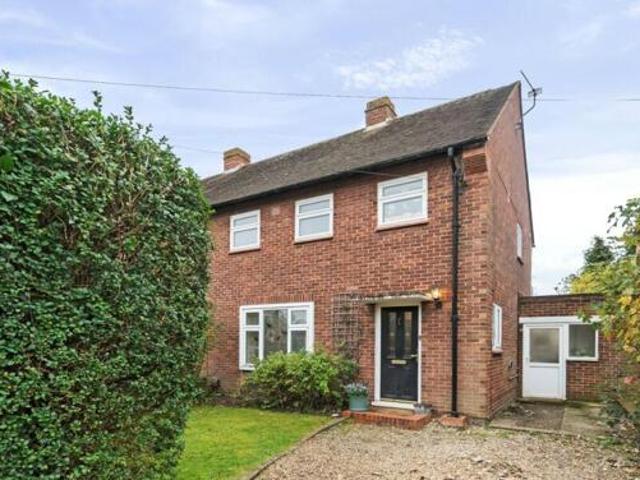 Coveham Crescent, Cobham, 3 Bedroom Semi detached