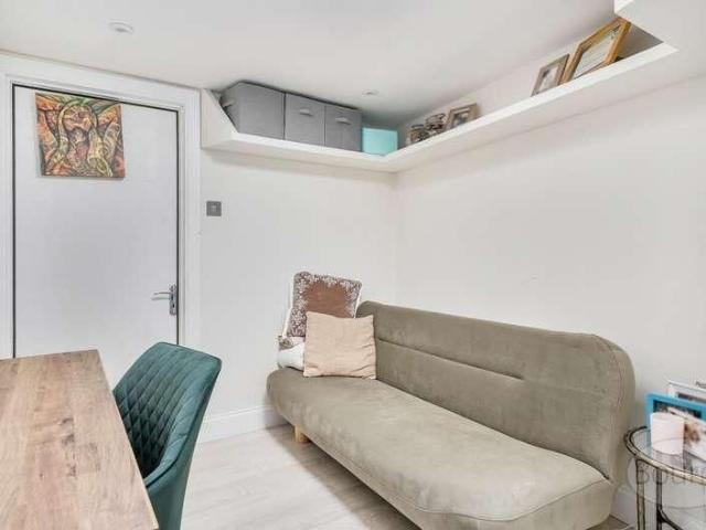 Coveham Crescent, Cobham, Surrey, KT11
