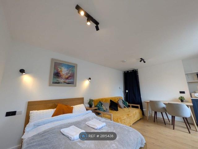 Coventry, Coventry CV1, Room to rent, £750 pcm | PrimeLocation