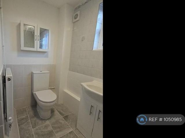 Coventry Close, Stevenage, SG1 3 bed terraced house to rent £1,595 pcm £368 pw