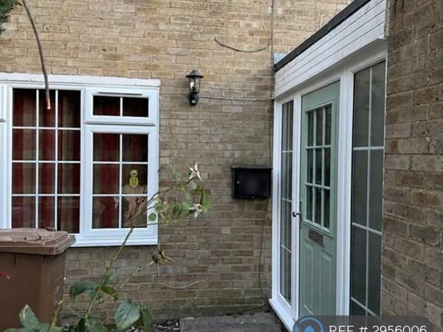 Coventry Close, Stevenage, SG1 4 bed terraced house to rent £1,950 pcm £450 pw