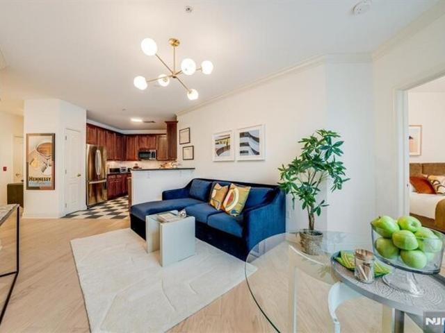 Coventry Ct, Riverdale, Condo For Sale