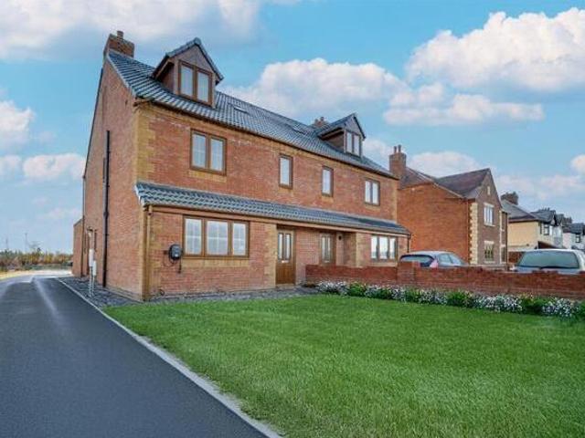 Coventry Road, Bulkington, 4 Bedroom Semi detached