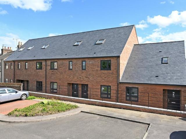 Coverdale Court, Lansdowne Terrace. 4 bed house to rent £1,900 pcm £438 pw