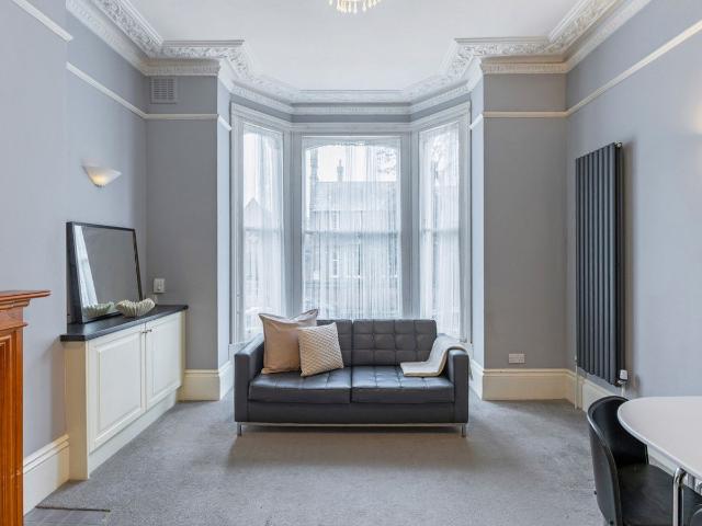 Coverdale Road, London W12, 2 bed flat to rent, £2,817 pcm | PrimeLocation