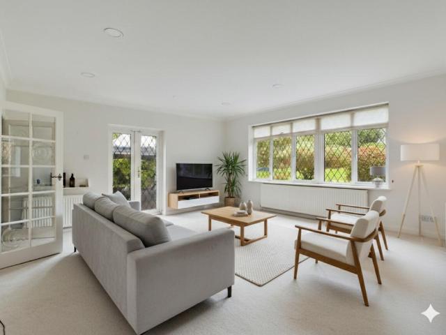 Covert Way, Barnet, EN4 4 bed detached house to rent £5,300 pcm £1,223 pw