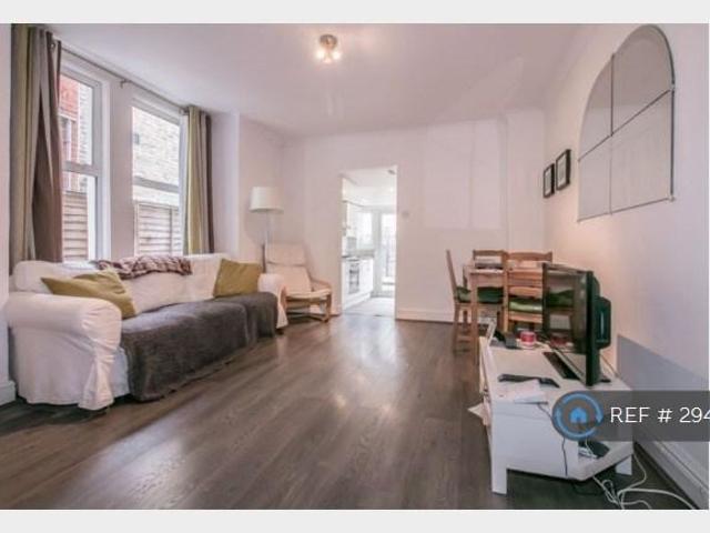 Coverton Road, London, SW17 2 bed flat to rent £2,300 pcm £531 pw